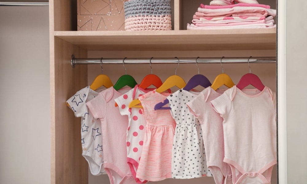 Dressing Chambre Bébé : Créez un Espace de Rangement Fonctionnel et ...